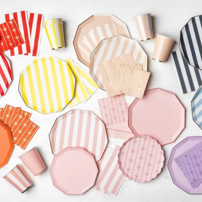 Petal Pink Signature Plates Small 8pk. | Pretty Day